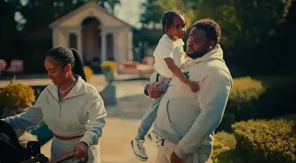 Carousel Lyrics – Laufey | from “A Matter of Time”