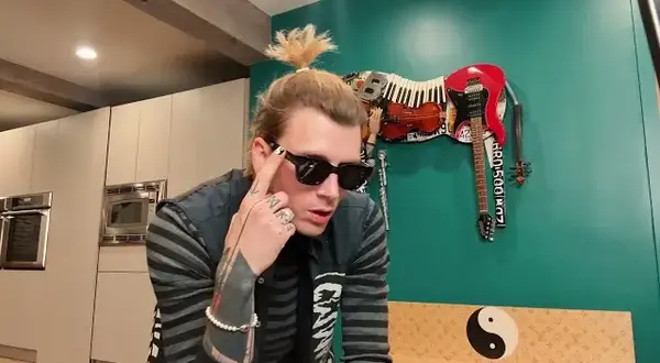 Clockwork Lyrics – Laufey | from “A Matter of Time”